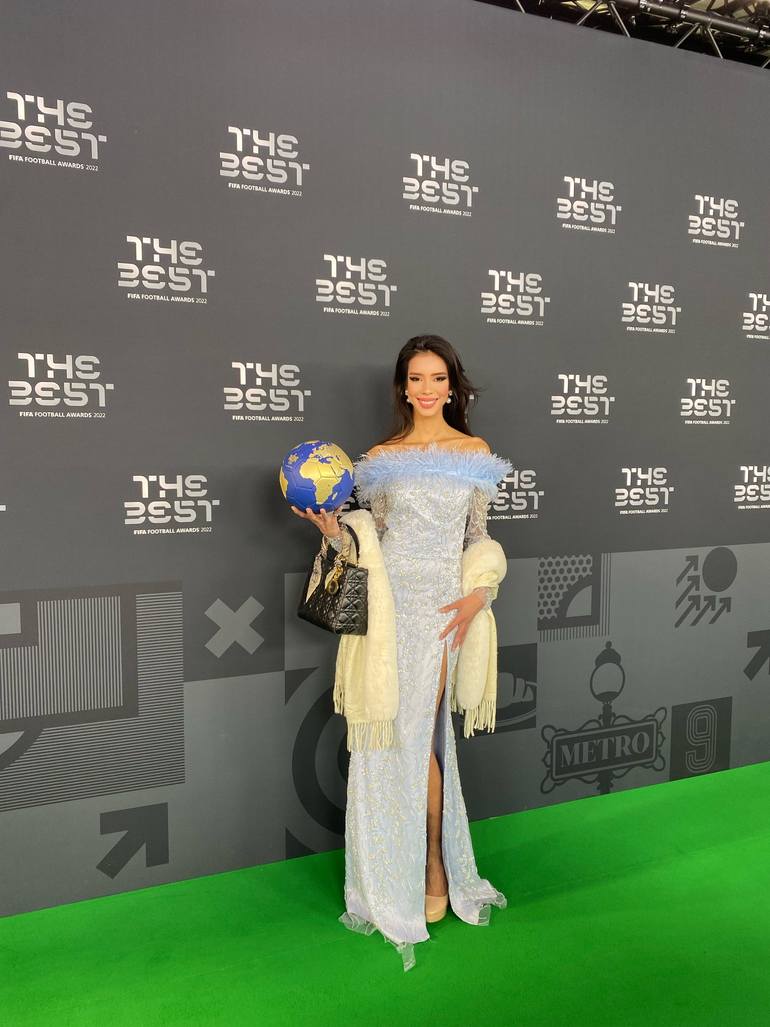 Rani Vanouska T. Modely Shines with Omnia Ball at FIFA Awards Digital ...